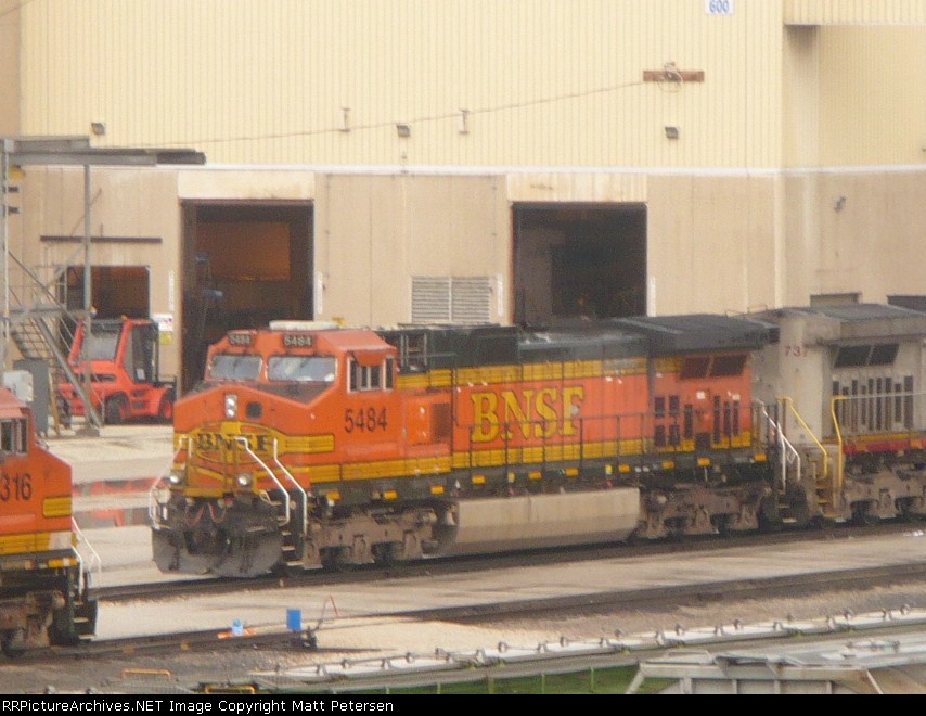 BNSF 5484